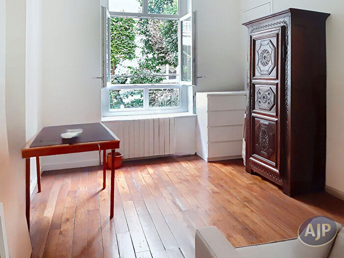 Paris 7ème, Champ de Mars : Appartement 2 pièces à vendre