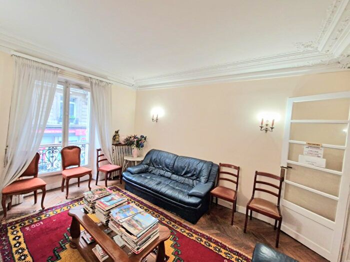 Appartement à vendre - Paris e , Saint-Vincent de Paul, Lariboisière - 3 pièces - 2 chambres