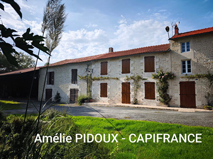 Maison à vendre - Mauzé-sur-le-Mignon - 7 pièces - 5 chambres