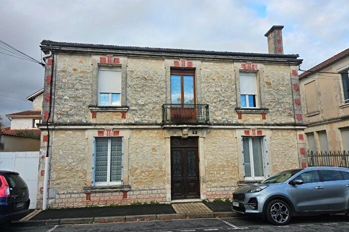 Maison à vendre - Barbezieux-Saint-Hilaire - 5 pièces - 4 chambres