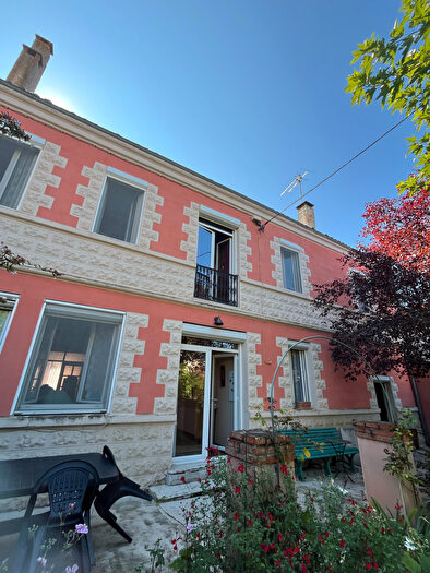 Maison à vendre - LIsle-Jourdain - 6 pièces - 5 chambres