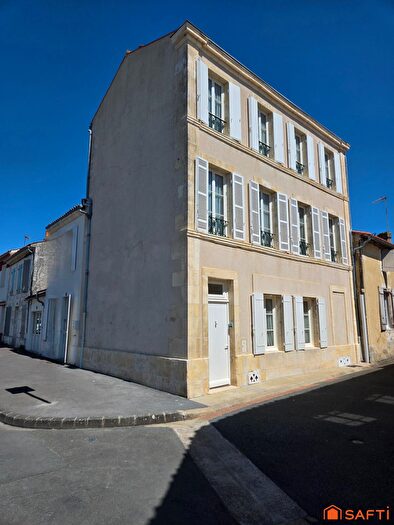 Maison à vendre - Saint-Jean-dAngély - 6 pièces - 5 chambres