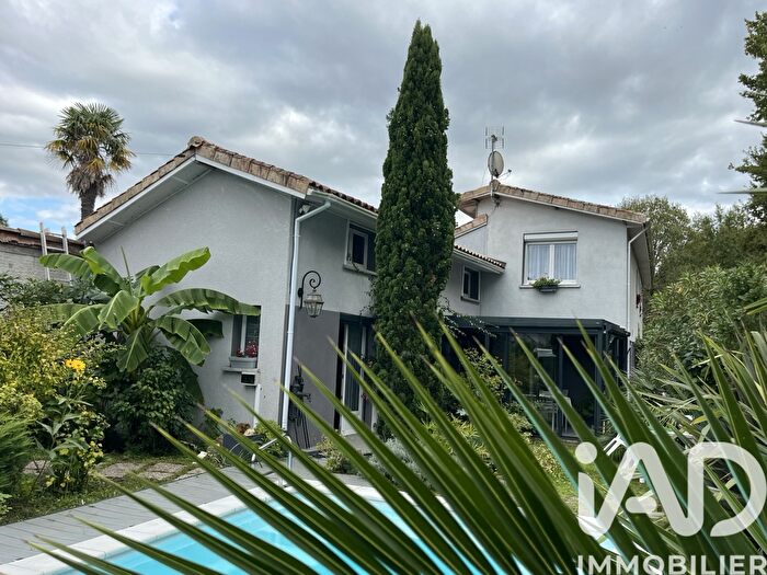 Maison à vendre - Saint-Vivien-de-Médoc - 5 pièces - 3 chambres