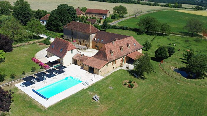 Maison 17 pièces à Saint-Médard-dExcideuil, à vendre