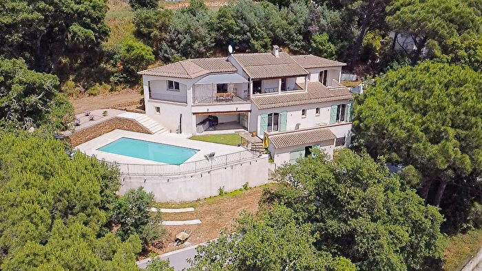 Maison à vendre - Collobrières - 5 pièces - 4 chambres