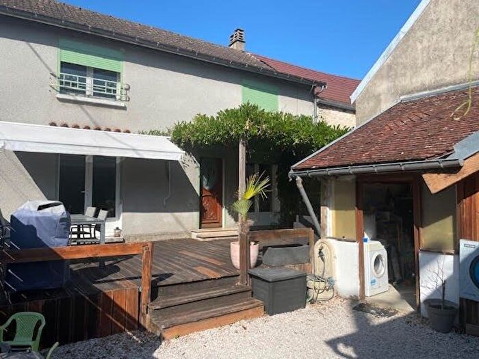 Sainte-Colombe-sur-Seine : Maison 5 pièces à vendre