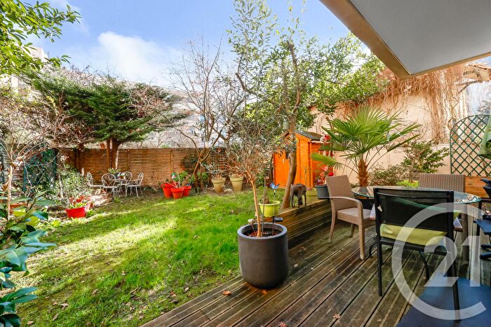 Appartement à vendre - Issy-les-Moulineaux, Les Iles, La Ferme - 3 pièces - 2 chambres