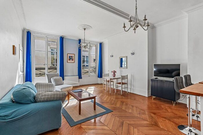 Appartement à louer - Elysées-Madeleine, Paris ème arrondissement - 2 pièces - 1 chambre