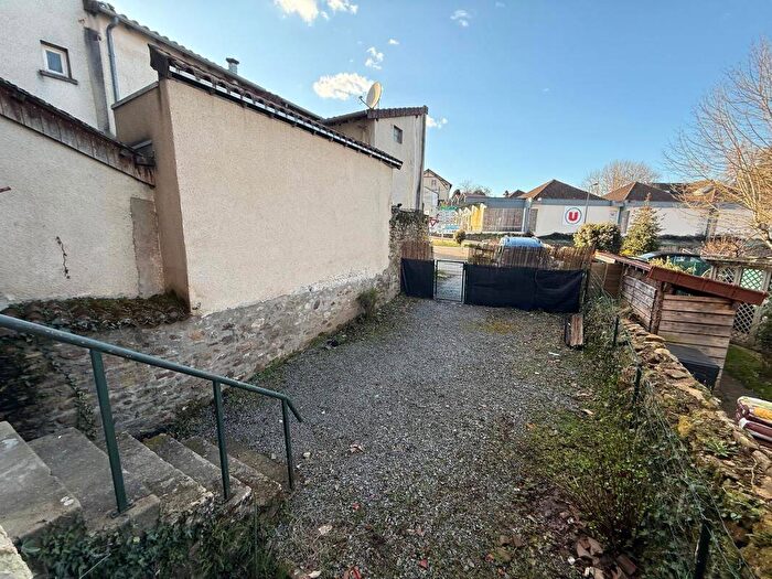 Est, Saint-Léonard-de-Noblat : Appartement 2 pièces à louer