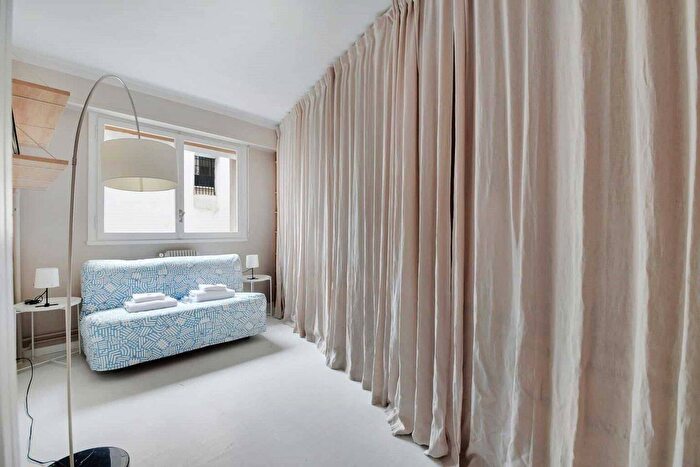 Appartement à louer - Porte Saint Denis-Paradis, Paris ème - 3 pièces - 2 chambres