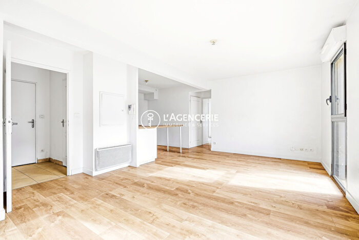 Appartement à louer - Bordeaux, Grand Parc - 4 pièces - 3 chambres