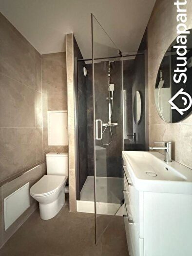 République, Suresnes : Appartement 1 pièce à louer