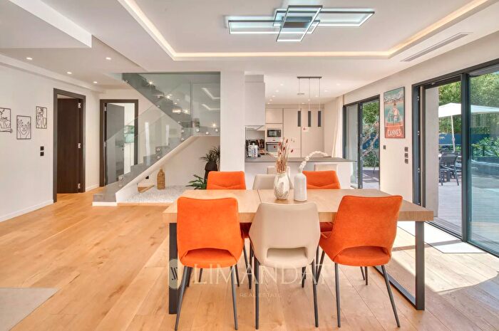 Maison à louer - Mougins, Font Neuve, Saint-Basile, Fontmerle, Nartassière - 8 pièces - 6 chambres