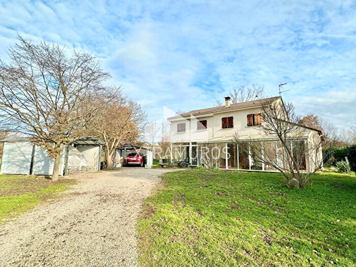 Maison à vendre - Chassagny - 8 pièces - 5 chambres