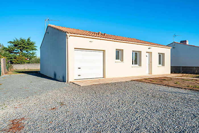 Saint-Lumine-de-Coutais : Maison 4 pièces à vendre