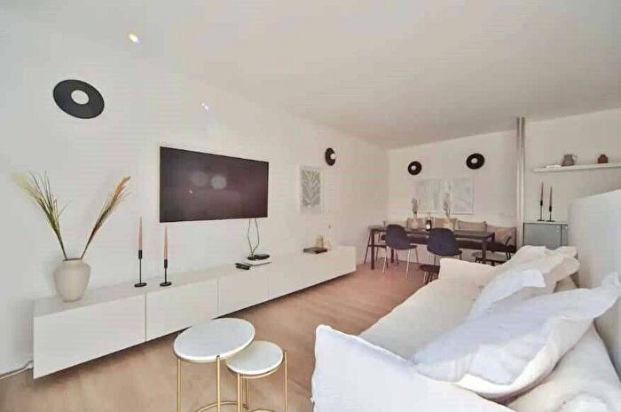 Appartement à louer - Grange Aux Belles-Terrage, Paris ème arrondissement - 5 pièces - 3 chambres