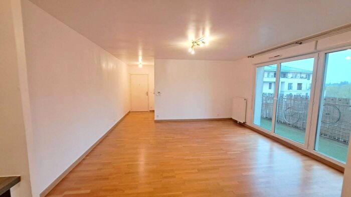 Appartement à louer - Bord de lEau-Zone Industrielle, Villeneuve-le-Roi - 3 pièces - 2 chambres