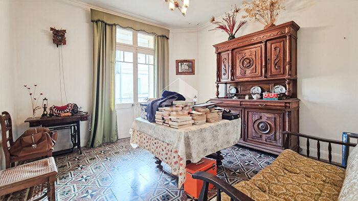 Maison à vendre - Châteaurenard, Centre-ville - 5 pièces - 3 chambres