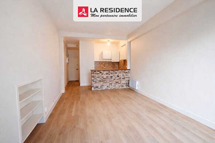 Appartement à louer - Saint-Germain-en-Laye, Centre-ville, Quartiers forestiers - 1 pièce