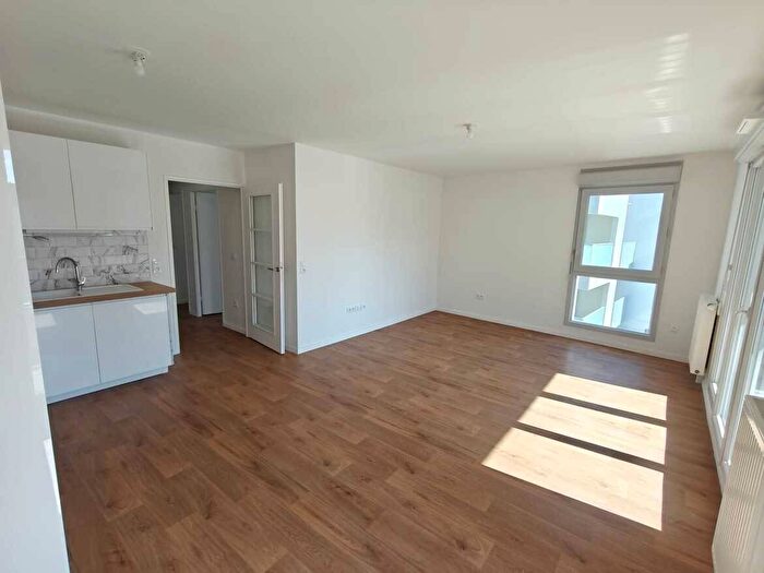 Appartement à louer - La Closerie-Les Aulnes, Combs-la-Ville - 4 pièces