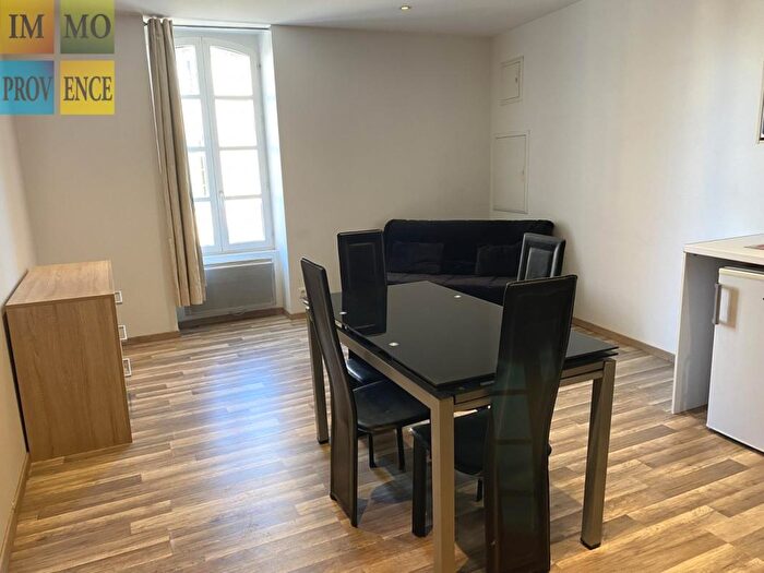 Appartement à louer - Pertuis, Centre-ville, Fours à Chaux, Claret - 1 pièce