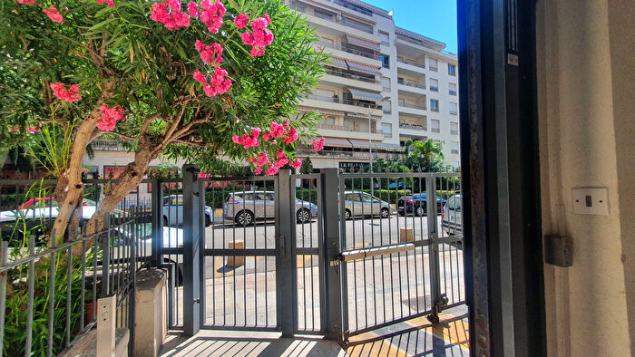 Appartement à vendre - Nice, Parc Impérial, Le Piol - 2 pièces - 1 chambre