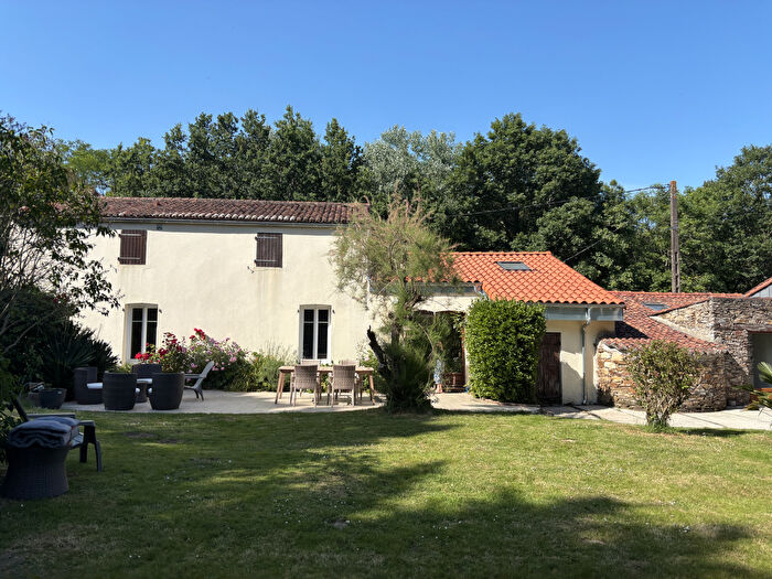 Maison 5 pièces à Le Cellier, à vendre