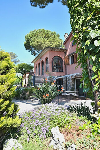 Maison 9 pièces à Mougins, Le Colombier, Colombe, Cabrières, Le Bordé, à vendre