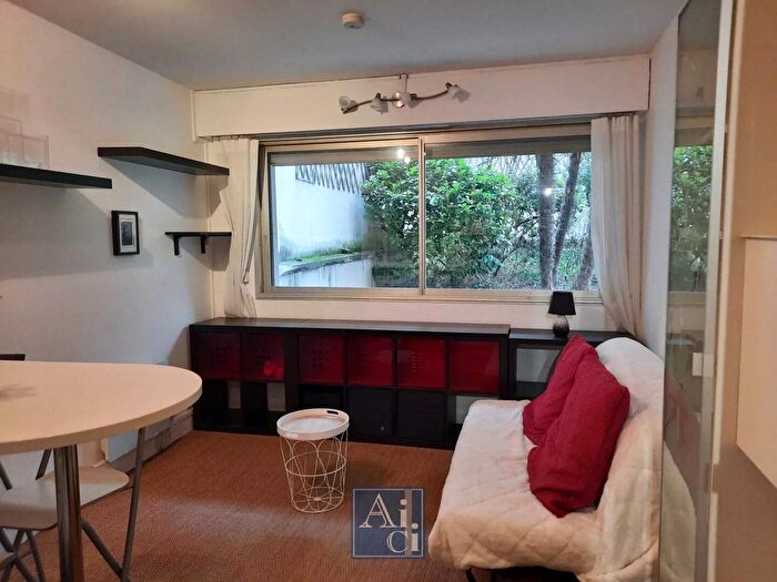 Appartement à louer - Porte Dauphine, Paris ème arrondissement - 1 pièce