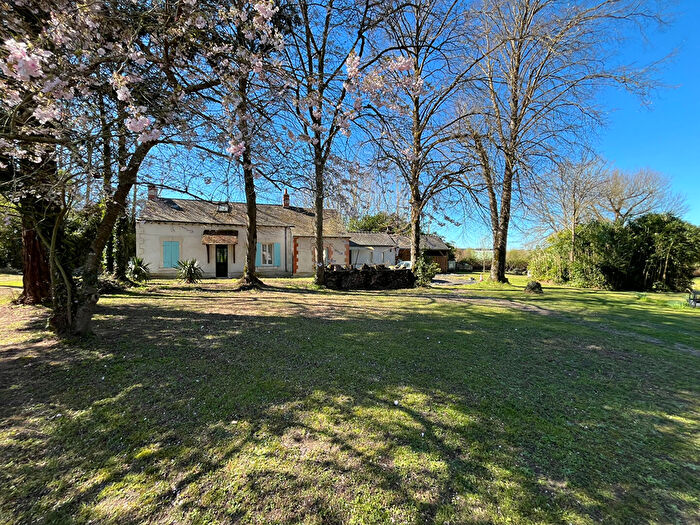 Maison à vendre - Noyant - 5 pièces - 2 chambres
