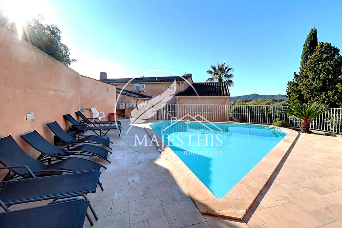 Maison à vendre - Bormes-les-Mimosas, Centre-ville, Le Pin - 5 pièces - 3 chambres