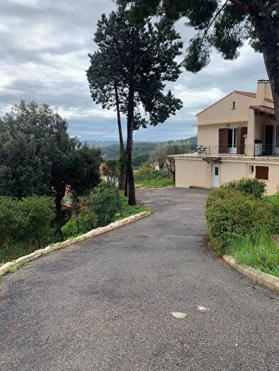 Maison à louer - Centre, Saint-Mitre-les-Remparts - 4 pièces - 3 chambres