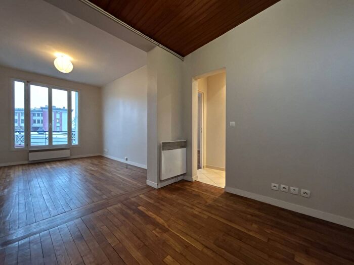 Appartement à louer - Léo Lagrange, Noisy-le-Sec - 3 pièces - 2 chambres