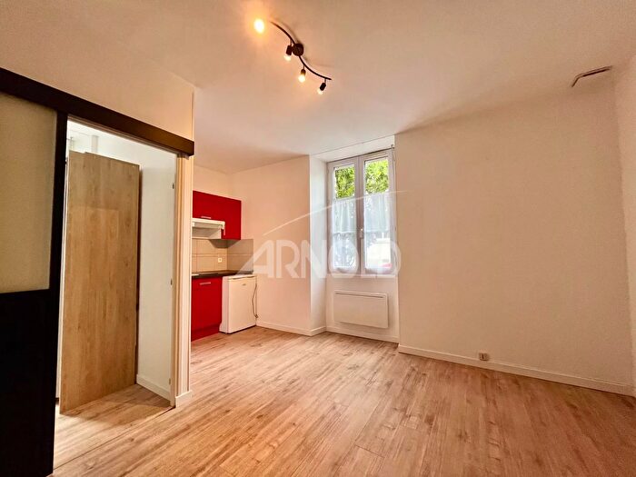 Maisons à vendre et appartements à louer - 1