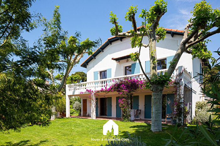 Maison à louer - Marseille e , Saint-Henri - 5 pièces - 4 chambres