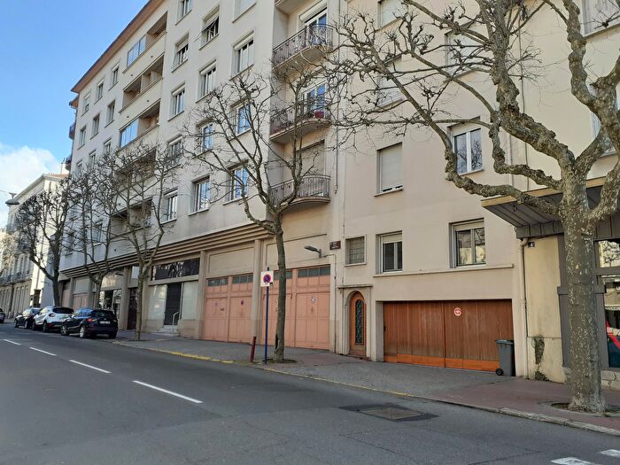 Appartement à vendre - Saint-Chamond - 5 pièces - 3 chambres