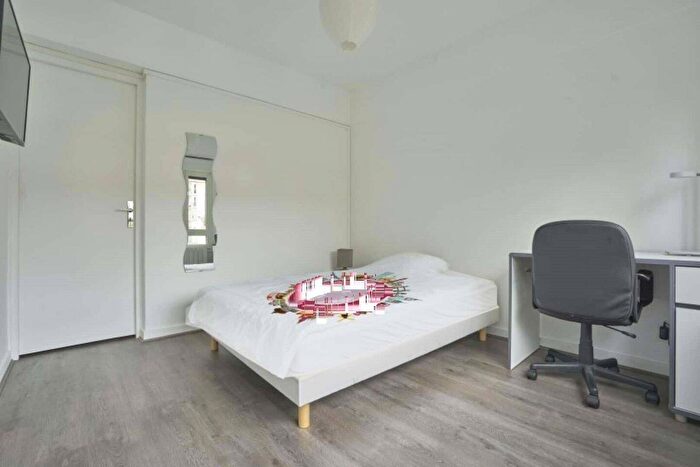 Appartement à louer - Barbâtre-Saint Remy-Verrerie, Reims - 1 pièce