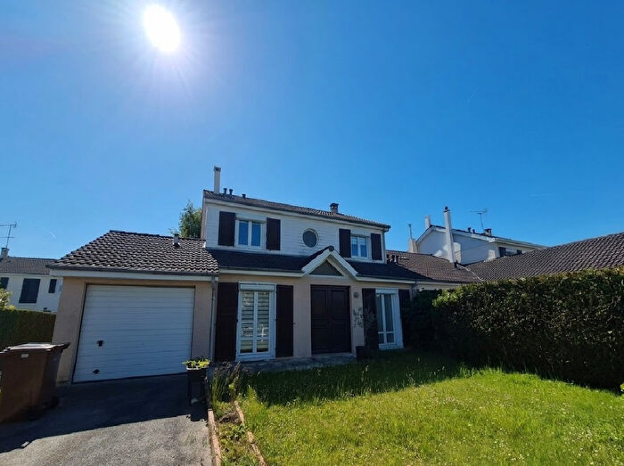 Maison 6 pièces à vendre à Le Mesnil-Saint-Denis