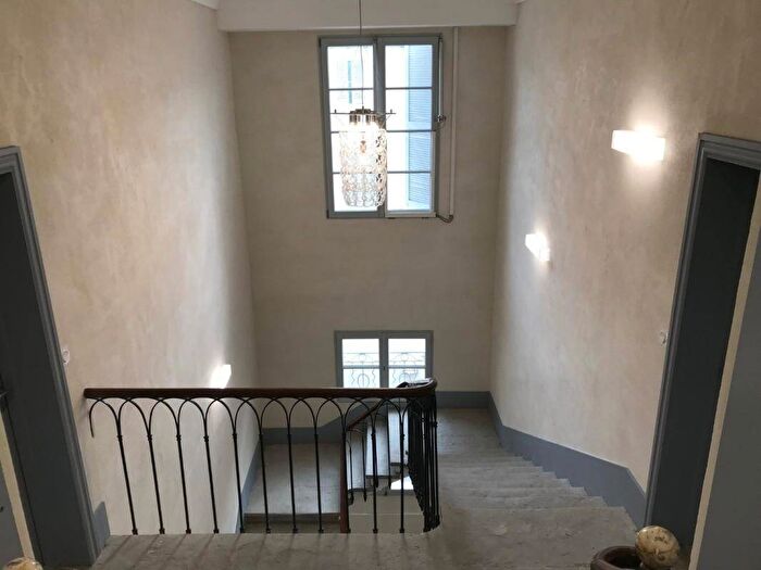 Appartement à louer - Zone Pietonne, Avignon - 3 pièces - 2 chambres