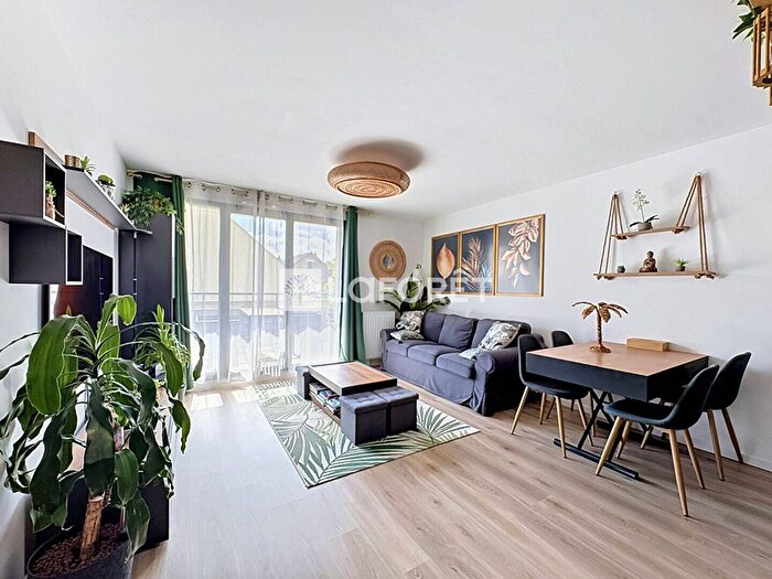 Hôtel de Ville, Saint-Cyr-lécole - Appartement 3 pièces à louer