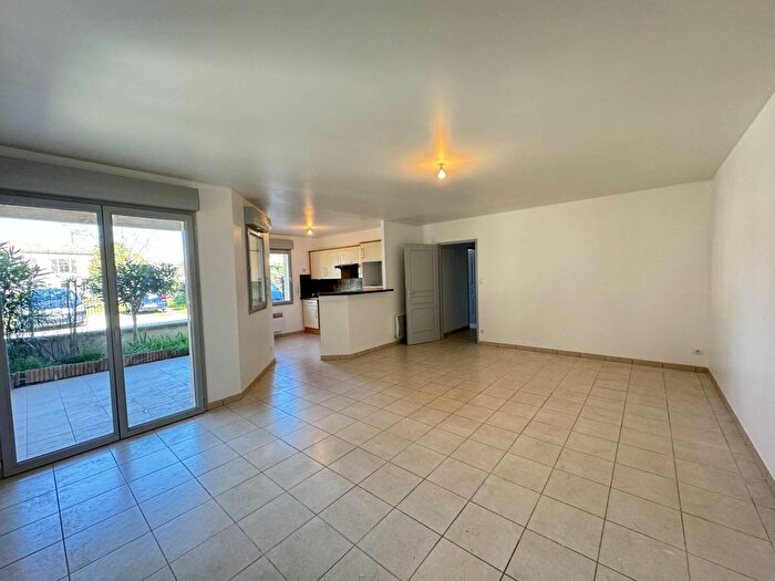 Appartement à louer - LIsle-Jourdain - 3 pièces - 2 chambres