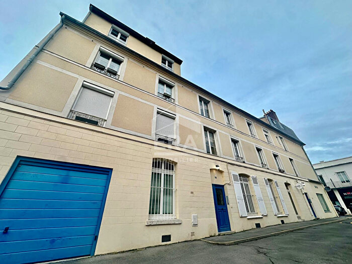 Appartement à louer - Pontoise, Centre-ville - 1 pièce