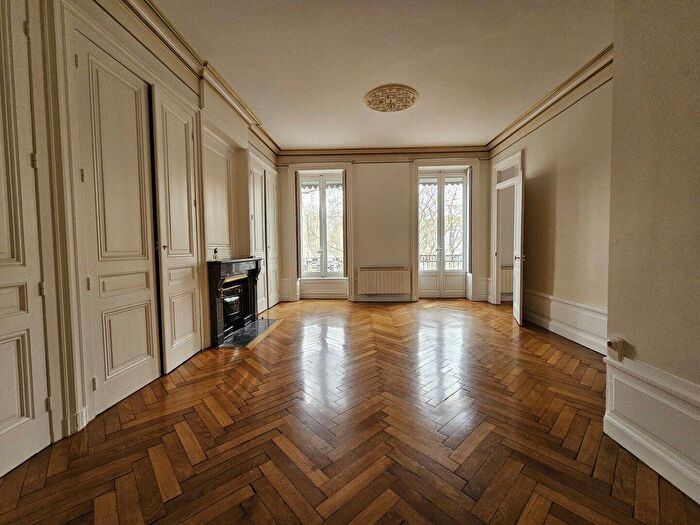 Appartement à louer - Lyon ème arrondissement - 5 pièces - 3 chambres