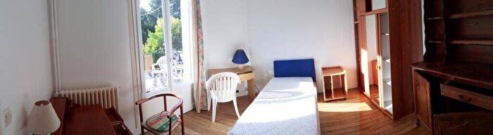 Appartement à louer - Rue du Tir-Mont Châlat-Saint Hubert, Chelles - 1 pièce