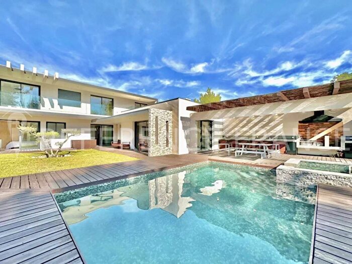 Maison à louer - Valmasque-Notre Dame de Vie, Mougins - 6 pièces - 4 chambres