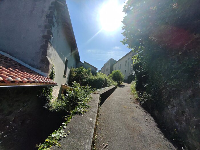 Maison 3 pièces à Confolens, à vendre
