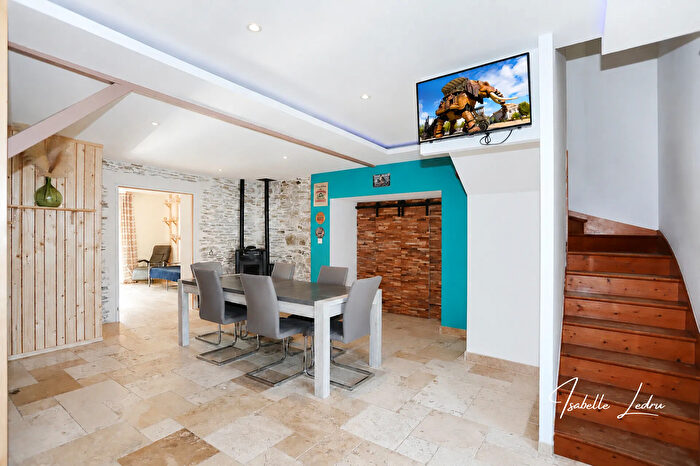 Maison 7 pièces à vendre à Le Pin