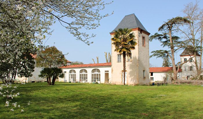 Maison à vendre - Nogaro - 10 pièces - 4 chambres