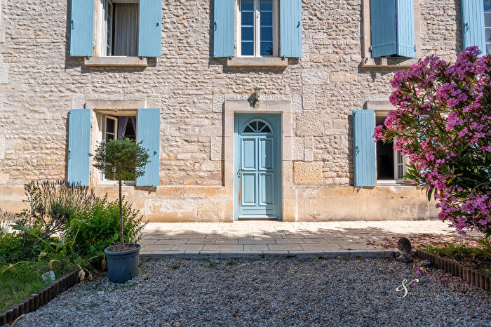 Maison à vendre - Gensac-la-Pallue - 7 pièces - 3 chambres