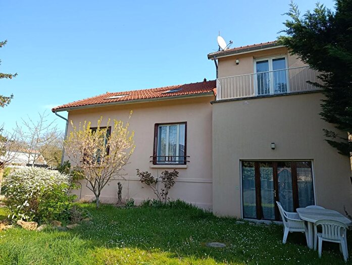 Maison 7 pièces à vendre à Varennes-Jarcy